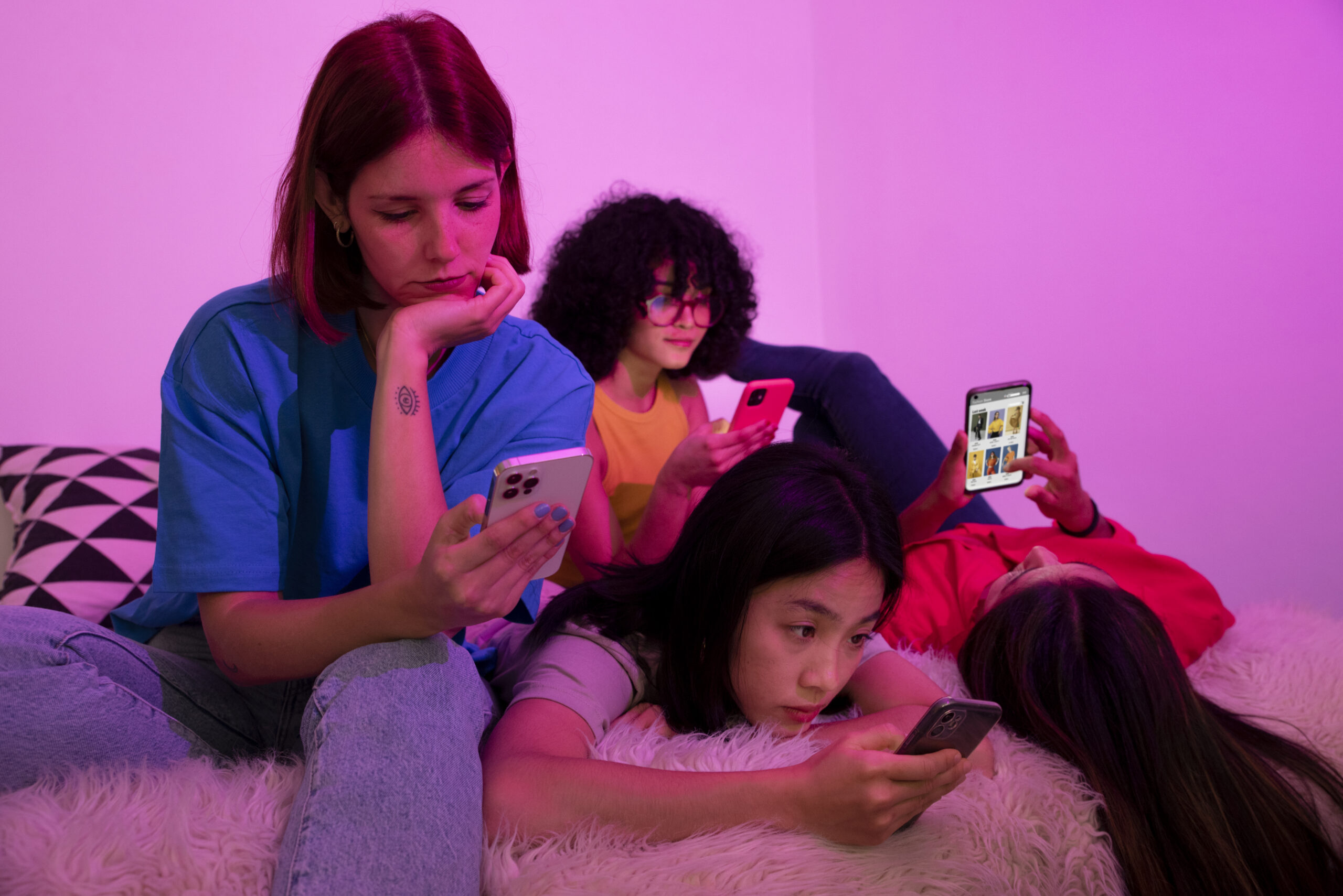 FOMO (Fear of Missing Out): Ancaman Tersembunyi di Era Digital - CampusNet